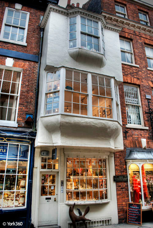 Pyramid York – London Glassblowing