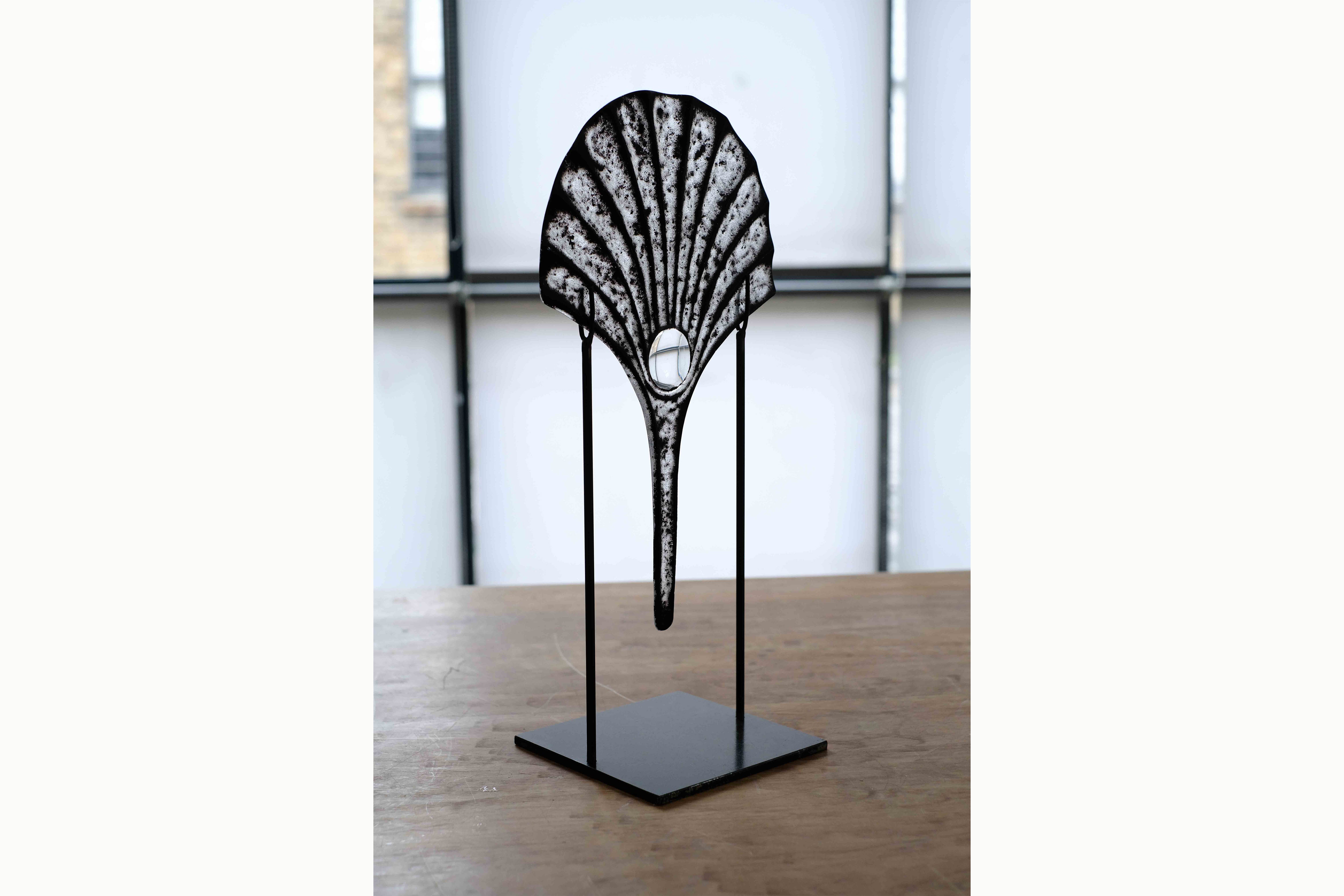 Small Fan in Clear with Black Grain and oval lens – London Glassblowing
