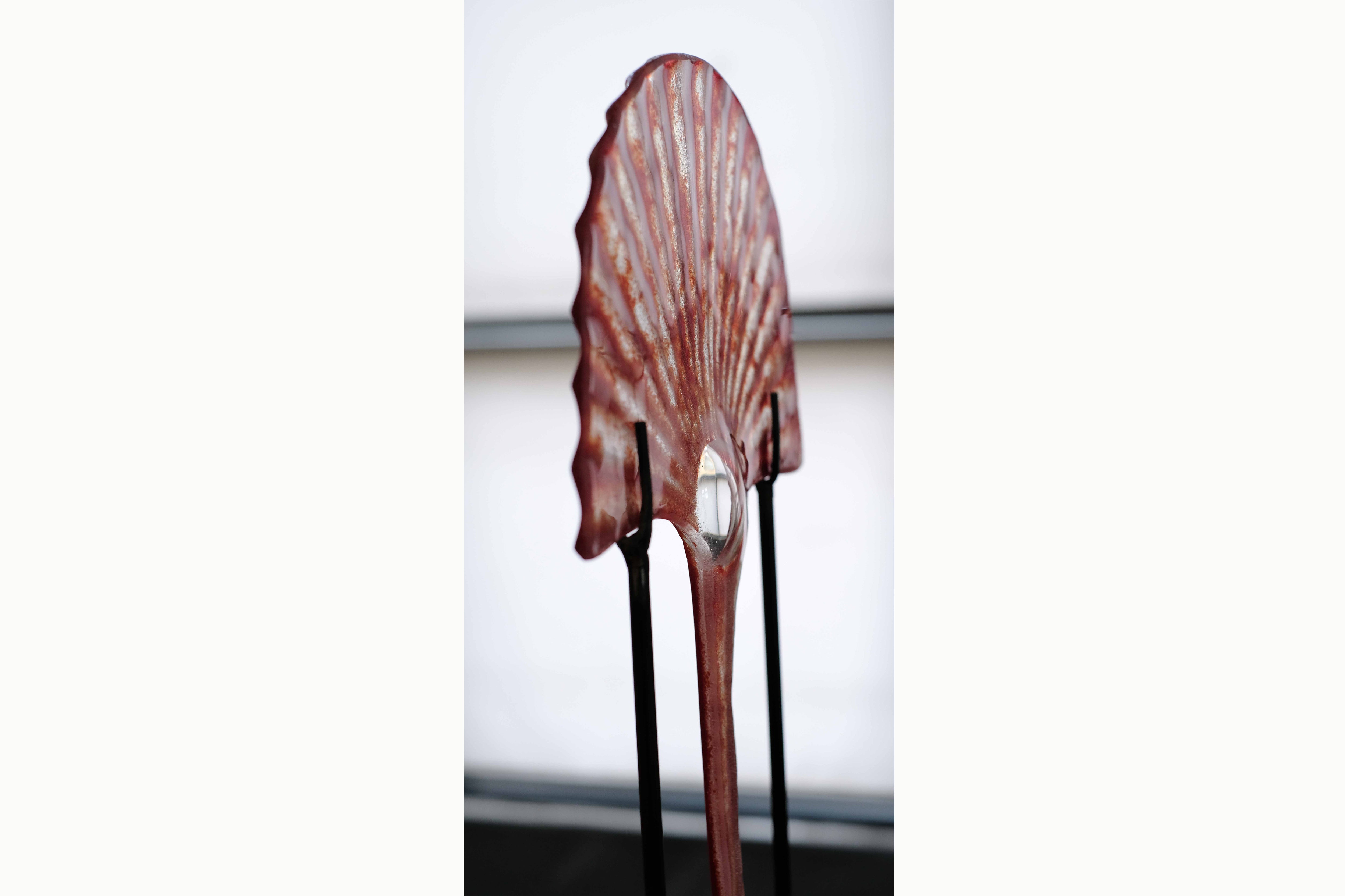 Small Fan in Clear with Red Grain – London Glassblowing