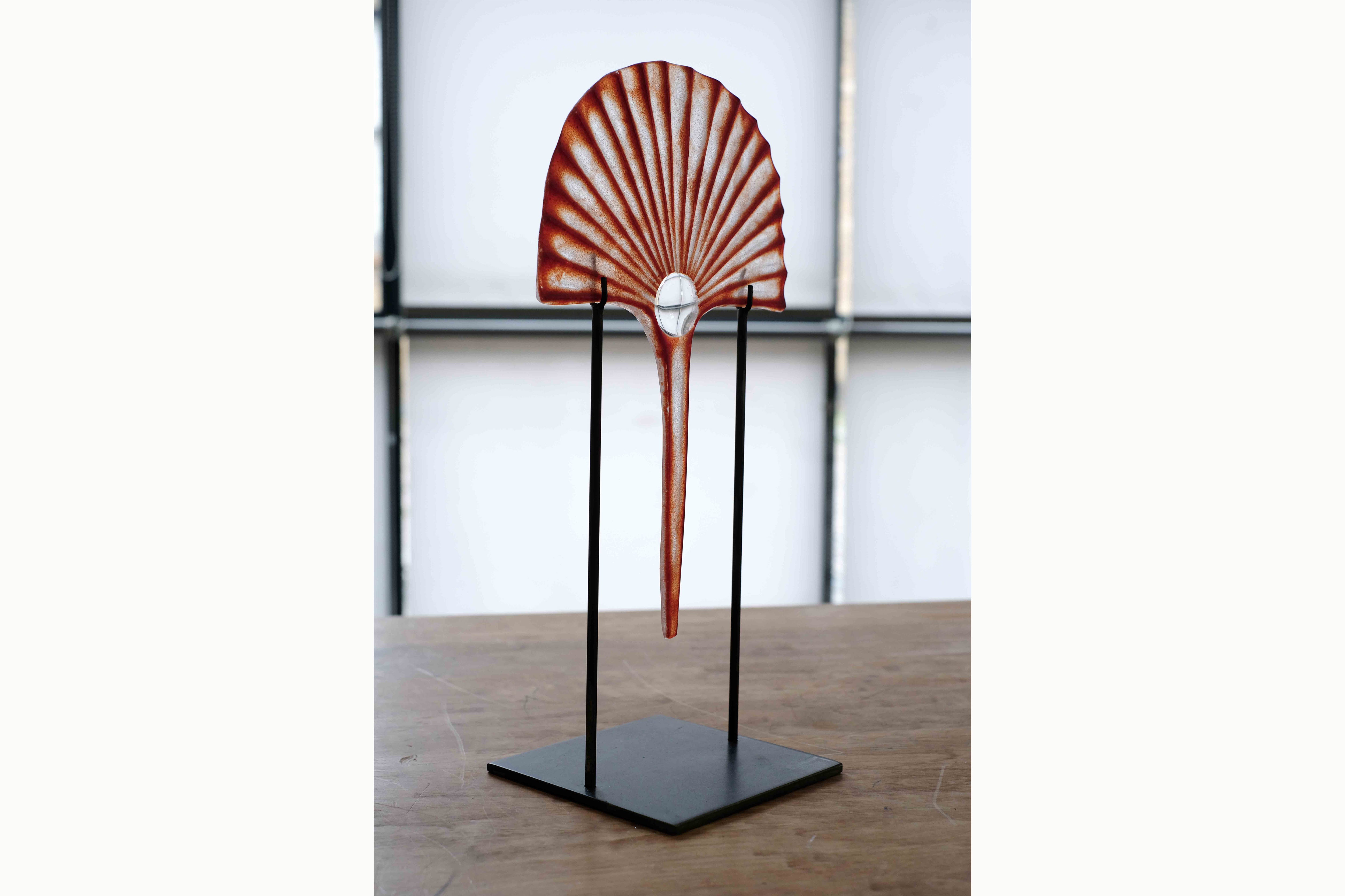 Small Fan in Clear with Red – London Glassblowing